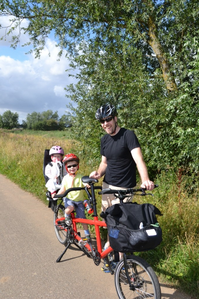Family cycling with a tandem bike | Circe Cycles